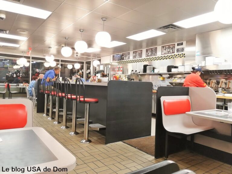 Manger dans un WAFFLE HOUSE - Le blog USA de Dom
